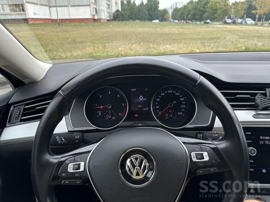 Grey Volkswagen Passat B8 2018 in Riga, with an engine capacity of 2.00 L and mileage of 115 thousand km for 15490 €, photo 8 on AUTOMOTO.COM.LV