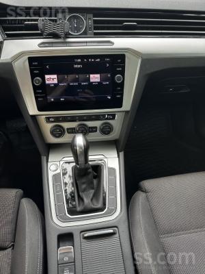 Grey Volkswagen Passat B8 2018 in Riga, with an engine capacity of 2.00 L and mileage of 115 thousand km for 15490 €, photo 9 on AUTOMOTO.COM.LV