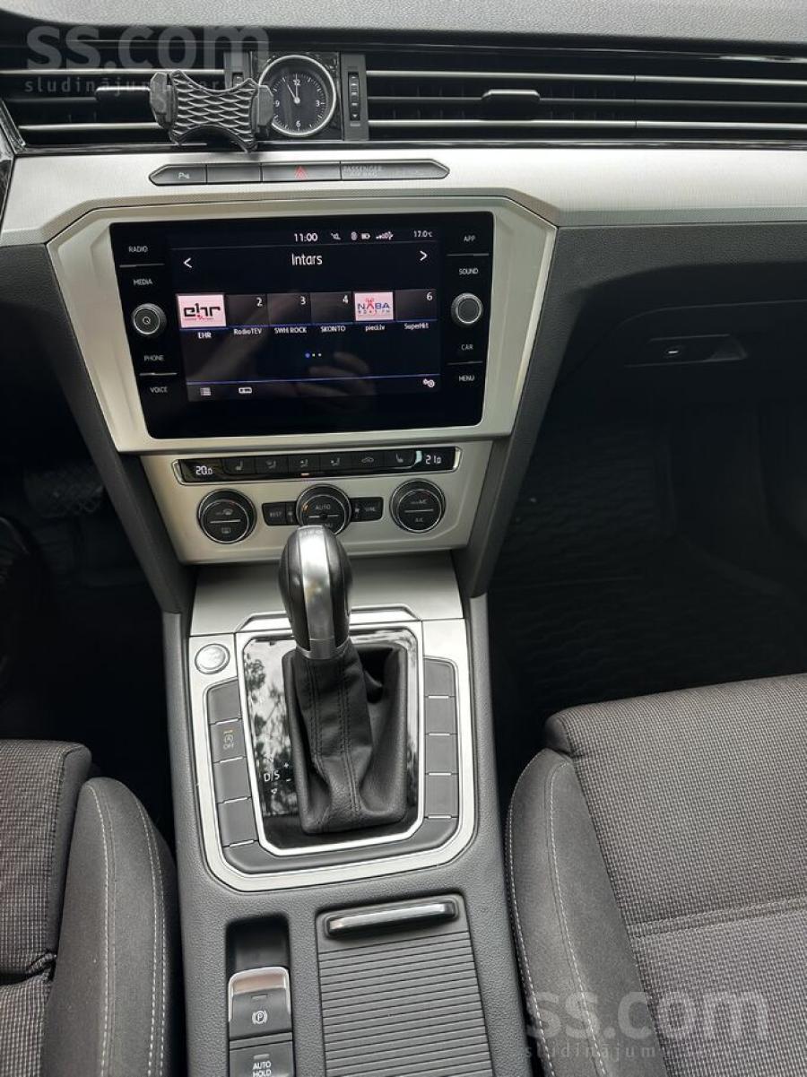 Grey Volkswagen Passat B8 2018 in Riga, with an engine capacity of 2.00 L and mileage of 115 thousand km for 15490 €, photo 9 on AUTOMOTO.COM.LV