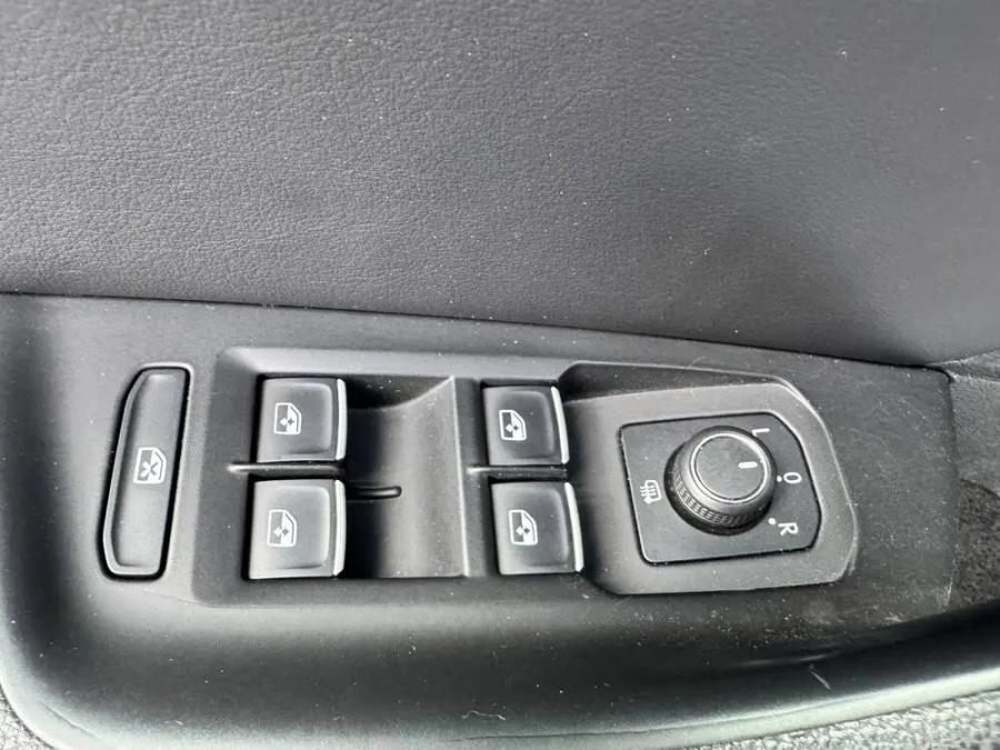 Pelēks Volkswagen Passat B8 2018 Rīga, ar dzinēja tilpumu 2.00 L un nobraukumu 244 tūkst. km par 12000 €, foto 15 vietnē AUTOMOTO.COM.LV