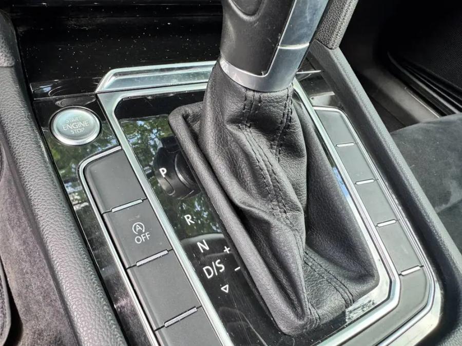 Pelēks Volkswagen Passat B8 2018 Rīga, ar dzinēja tilpumu 2.00 L un nobraukumu 244 tūkst. km par 12000 €, foto 22 vietnē AUTOMOTO.COM.LV