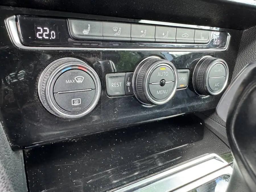 Pelēks Volkswagen Passat B8 2018 Rīga, ar dzinēja tilpumu 2.00 L un nobraukumu 244 tūkst. km par 12000 €, foto 23 vietnē AUTOMOTO.COM.LV