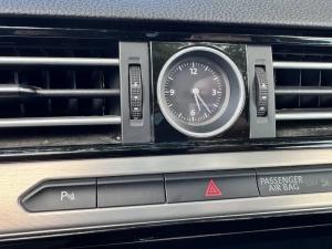 Pelēks Volkswagen Passat B8 2018 Rīga, ar dzinēja tilpumu 2.00 L un nobraukumu 244 tūkst. km par 12000 €, foto 25 vietnē AUTOMOTO.COM.LV
