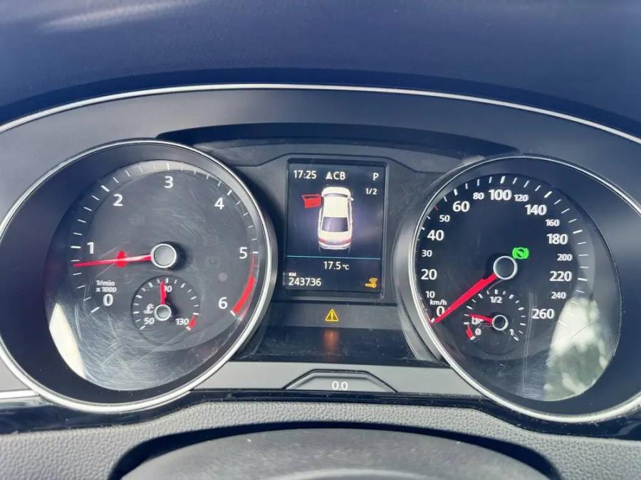 Pelēks Volkswagen Passat B8 2018 Rīga, ar dzinēja tilpumu 2.00 L un nobraukumu 244 tūkst. km par 12000 €, foto 27 vietnē AUTOMOTO.COM.LV