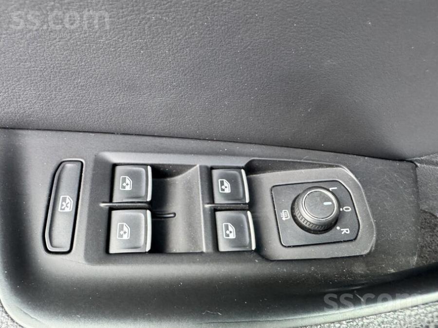 Grey Volkswagen Passat B8 2018 in Riga, with an engine capacity of 2.00 L and mileage of 244 thousand km for 11500 €, photo 15 on AUTOMOTO.COM.LV