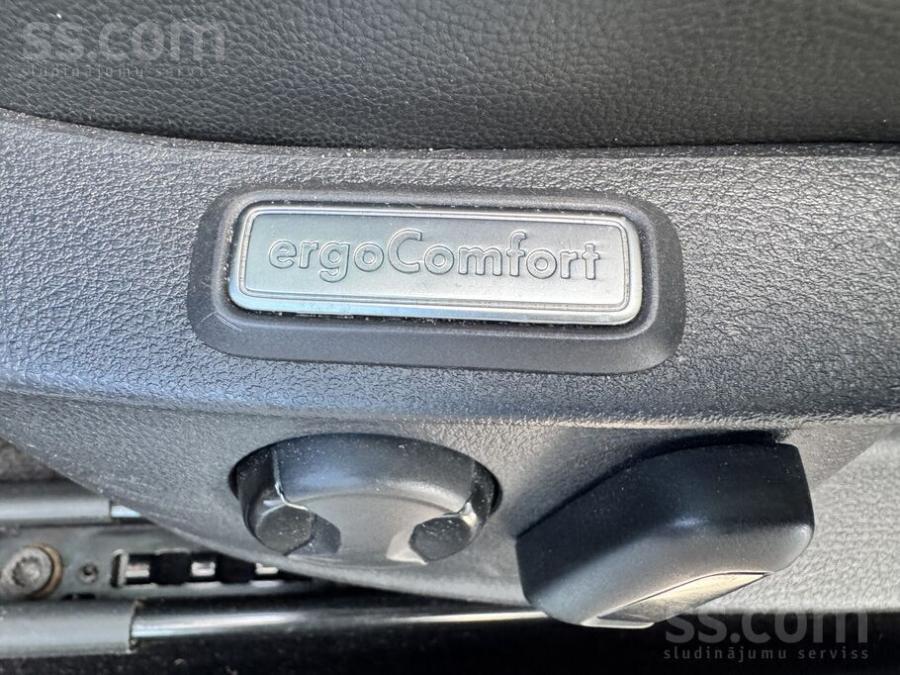 Grey Volkswagen Passat B8 2018 in Riga, with an engine capacity of 2.00 L and mileage of 244 thousand km for 11500 €, photo 16 on AUTOMOTO.COM.LV