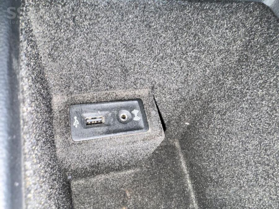 Grey Volkswagen Passat B8 2018 in Riga, with an engine capacity of 2.00 L and mileage of 244 thousand km for 11500 €, photo 32 on AUTOMOTO.COM.LV