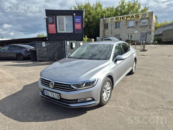 Grey Volkswagen Passat B8 2018 in Riga, with an engine capacity of 1.40 L and mileage of 191 thousand km for 11390 €, photo 1 on AUTOMOTO.COM.LV