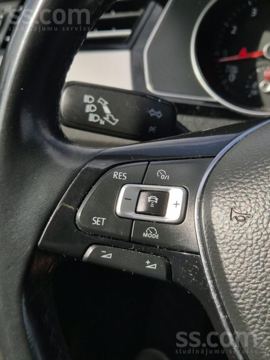 Grey Volkswagen Passat B8 2018 in Riga, with an engine capacity of 1.40 L and mileage of 191 thousand km for 11390 €, photo 16 on AUTOMOTO.COM.LV