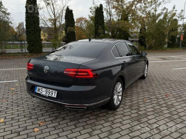 Grey Volkswagen Passat B8 2018 in Riga, with an engine capacity of 2.00 L and mileage of 176 thousand km for 14990 €, photo 4 on AUTOMOTO.COM.LV