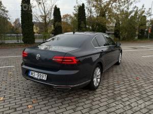 Grey Volkswagen Passat B8 2018 in Riga, with an engine capacity of 2.00 L and mileage of 176 thousand km for 14990 €, photo 4 on AUTOMOTO.COM.LV