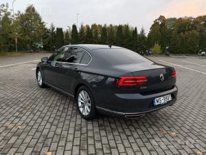 Grey Volkswagen Passat B8 2018 in Riga, with an engine capacity of 2.00 L and mileage of 176 thousand km for 14990 €, photo 5 on AUTOMOTO.COM.LV