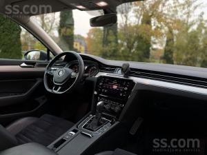 Grey Volkswagen Passat B8 2018 in Riga, with an engine capacity of 2.00 L and mileage of 176 thousand km for 14990 €, photo 7 on AUTOMOTO.COM.LV