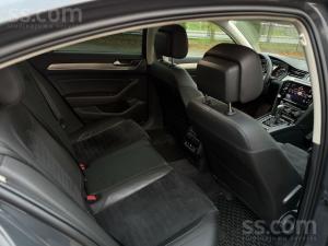 Grey Volkswagen Passat B8 2018 in Riga, with an engine capacity of 2.00 L and mileage of 176 thousand km for 14990 €, photo 10 on AUTOMOTO.COM.LV