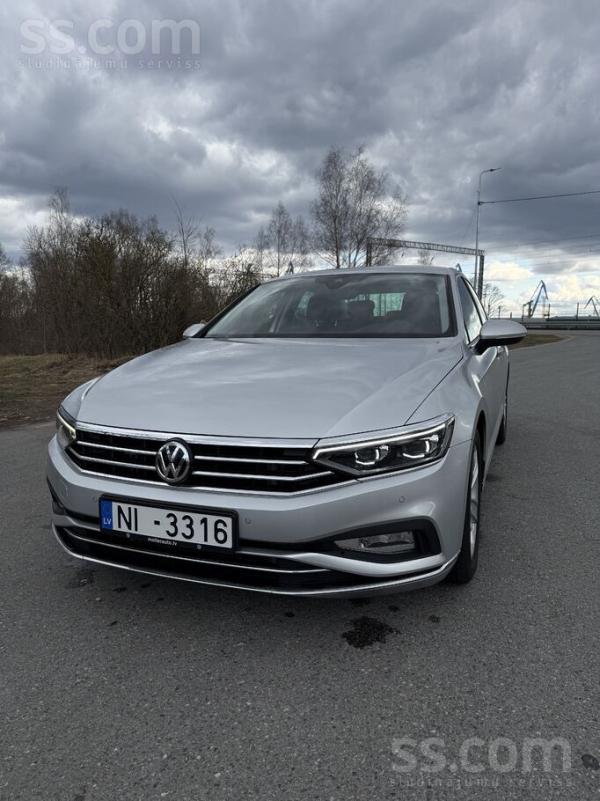 Grey Volkswagen Passat B8 2019 in Riga, with an engine capacity of 2.00 L and mileage of 112 thousand km for 16500 €, photo 1 on AUTOMOTO.COM.LV