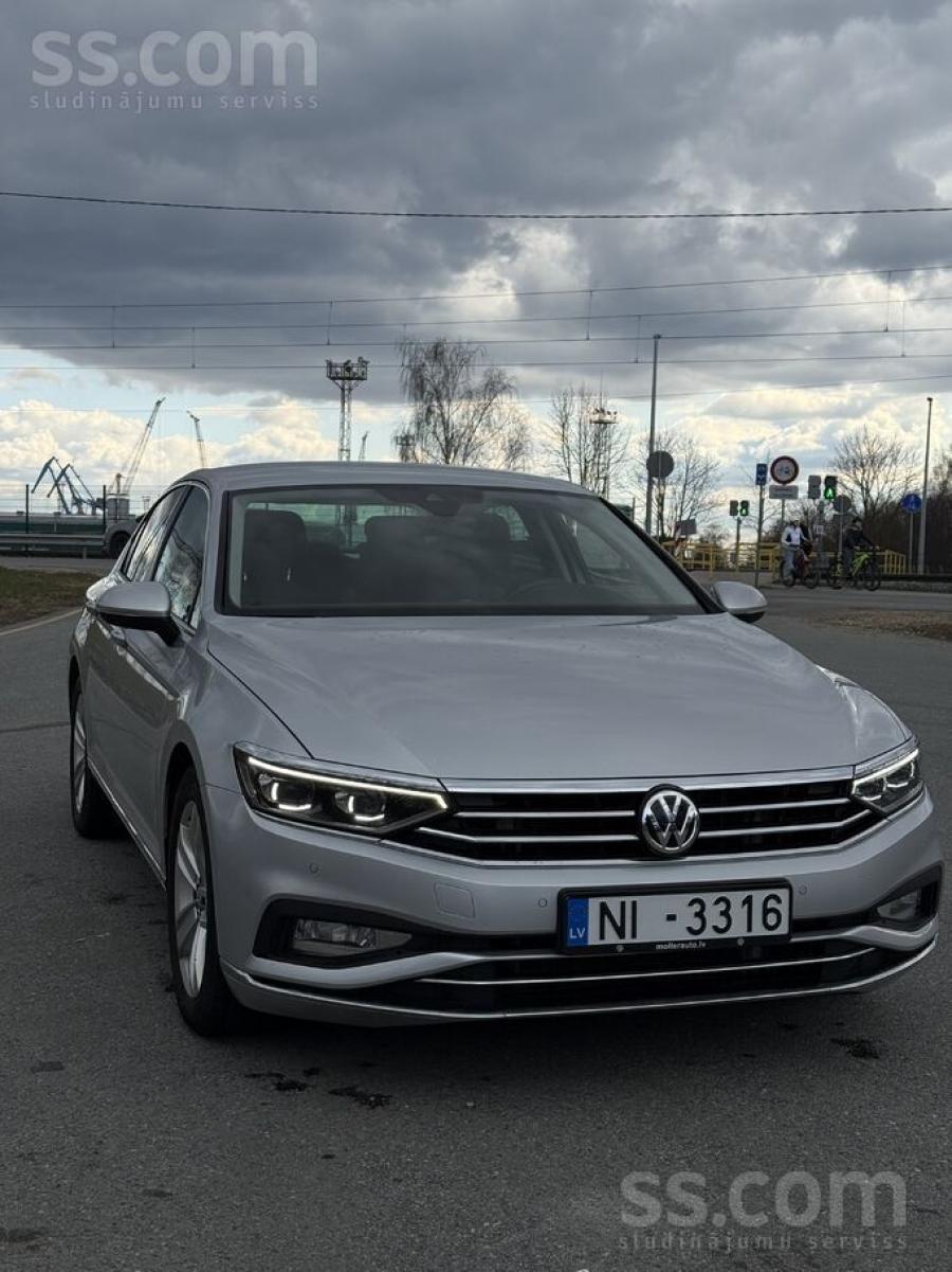 Grey Volkswagen Passat B8 2019 in Riga, with an engine capacity of 2.00 L and mileage of 112 thousand km for 16500 €, photo 3 on AUTOMOTO.COM.LV