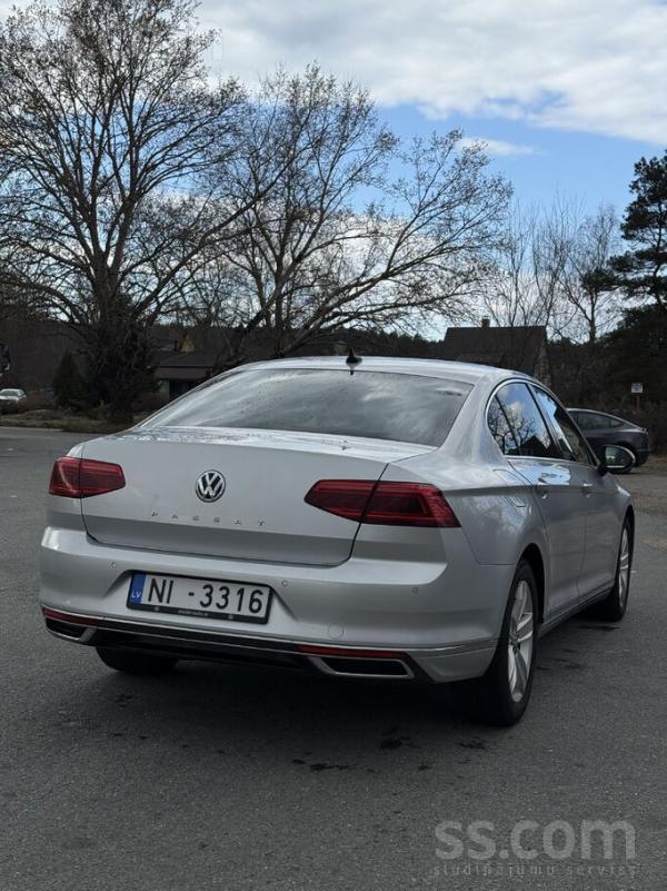Grey Volkswagen Passat B8 2019 in Riga, with an engine capacity of 2.00 L and mileage of 112 thousand km for 16500 €, photo 3 on AUTOMOTO.COM.LV