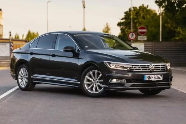 Pelēks Volkswagen Passat B8 2019 Jelgava, ar dzinēja tilpumu 1.80 L un nobraukumu 62 tūkst. km par 23900 €, foto 2 vietnē AUTOMOTO.COM.LV
