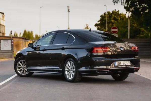 Pelēks Volkswagen Passat B8 2019 Jelgava, ar dzinēja tilpumu 1.80 L un nobraukumu 62 tūkst. km par 23900 €, foto 4 vietnē AUTOMOTO.COM.LV