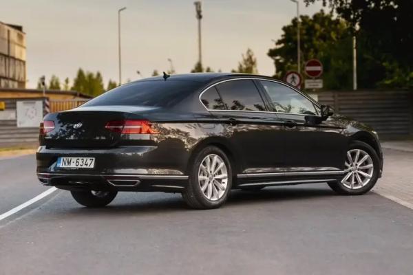 Pelēks Volkswagen Passat B8 2019 Jelgava, ar dzinēja tilpumu 1.80 L un nobraukumu 62 tūkst. km par 23900 €, foto 5 vietnē AUTOMOTO.COM.LV