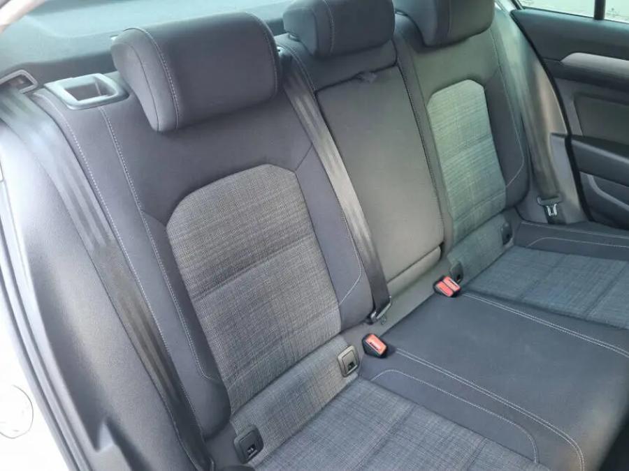 Pelēks Volkswagen Passat B8 2019 Jēkabpils, ar dzinēja tilpumu 1.50 L un nobraukumu 116 tūkst. km par 13990 €, foto 24 vietnē AUTOMOTO.COM.LV