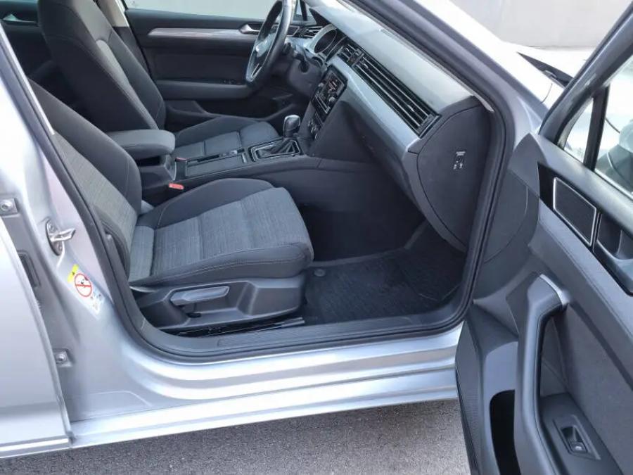 Pelēks Volkswagen Passat B8 2019 Jēkabpils, ar dzinēja tilpumu 1.50 L un nobraukumu 116 tūkst. km par 13990 €, foto 26 vietnē AUTOMOTO.COM.LV
