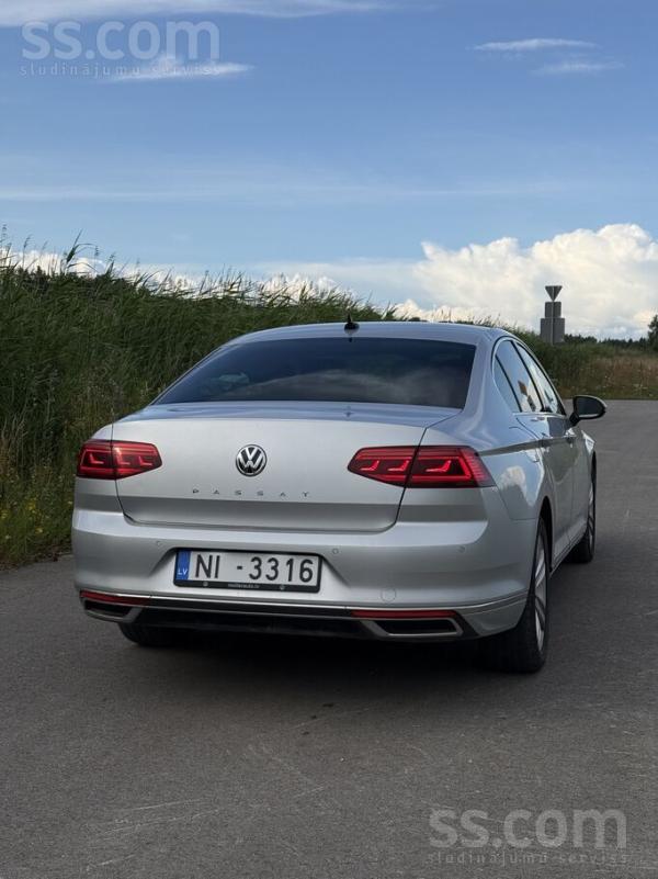 Grey Volkswagen Passat B8 2019 in Riga, with an engine capacity of 2.00 L and mileage of 118 thousand km for 16000 €, photo 3 on AUTOMOTO.COM.LV