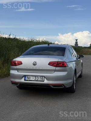 Grey Volkswagen Passat B8 2019 in Riga, with an engine capacity of 2.00 L and mileage of 118 thousand km for 16000 €, photo 4 on AUTOMOTO.COM.LV