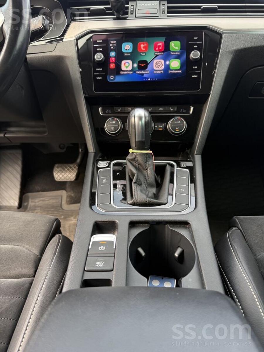 Grey Volkswagen Passat B8 2019 in Riga, with an engine capacity of 2.00 L and mileage of 118 thousand km for 16000 €, photo 7 on AUTOMOTO.COM.LV