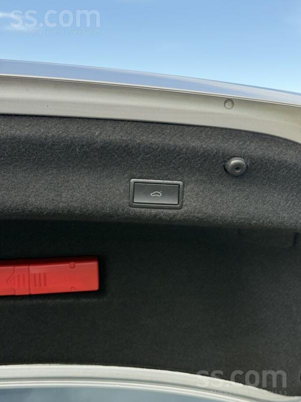 Grey Volkswagen Passat B8 2019 in Riga, with an engine capacity of 2.00 L and mileage of 118 thousand km for 16000 €, photo 7 on AUTOMOTO.COM.LV