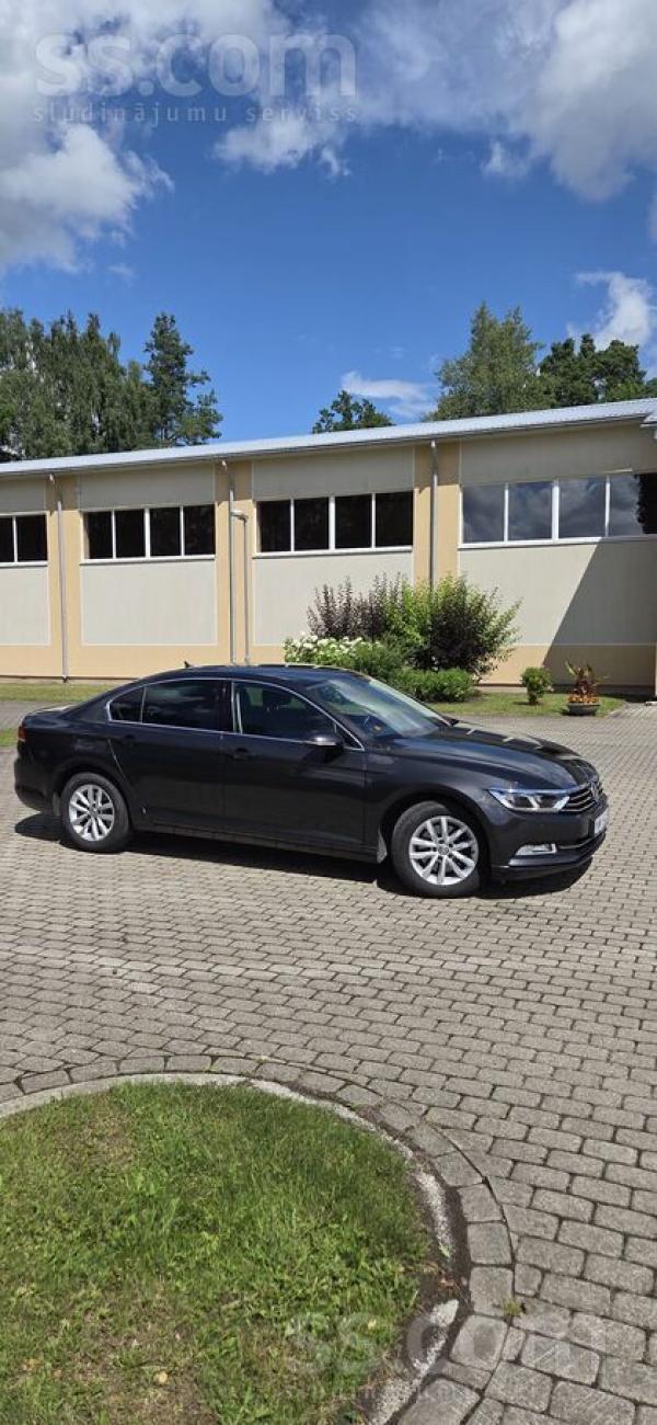 Grey Volkswagen Passat B8 2019 in Aizkraukle, with an engine capacity of 2.00 L and mileage of 99 thousand km for 14990 €, photo 3 on AUTOMOTO.COM.LV