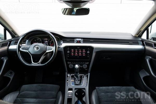 Grey Volkswagen Passat B8 2019 in Riga, with an engine capacity of 2.00 L and mileage of 120 thousand km for 16950 €, photo 8 on AUTOMOTO.COM.LV