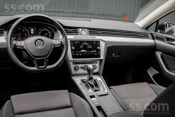 Grey Volkswagen Passat B8 2019 in Tukums, with an engine capacity of 2.00 L and mileage of 99 thousand km for 14990 €, photo 7 on AUTOMOTO.COM.LV