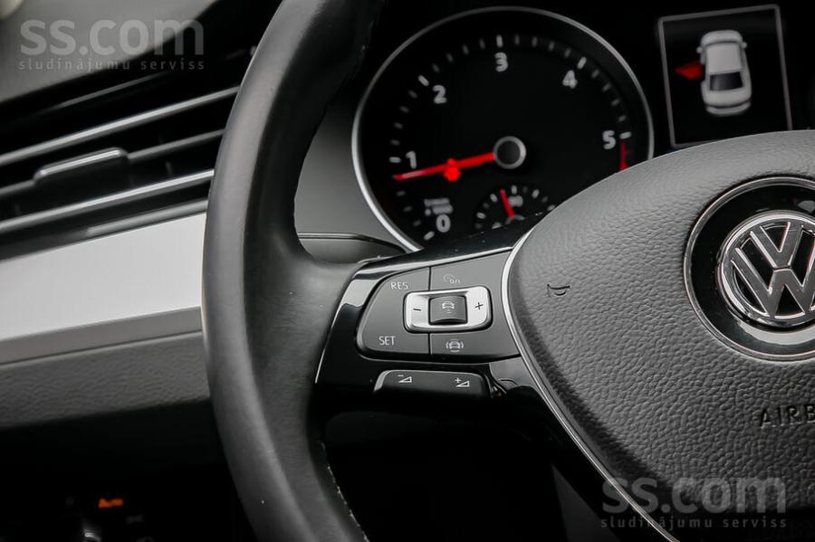 Grey Volkswagen Passat B8 2019 in Tukums, with an engine capacity of 2.00 L and mileage of 99 thousand km for 14990 €, photo 10 on AUTOMOTO.COM.LV