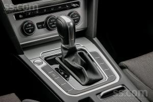 Grey Volkswagen Passat B8 2019 in Tukums, with an engine capacity of 2.00 L and mileage of 99 thousand km for 14990 €, photo 12 on AUTOMOTO.COM.LV