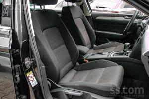 Grey Volkswagen Passat B8 2019 in Tukums, with an engine capacity of 2.00 L and mileage of 99 thousand km for 14990 €, photo 13 on AUTOMOTO.COM.LV