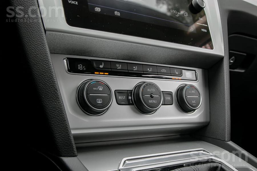 Grey Volkswagen Passat B8 2019 in Tukums, with an engine capacity of 2.00 L and mileage of 99 thousand km for 14990 €, photo 14 on AUTOMOTO.COM.LV