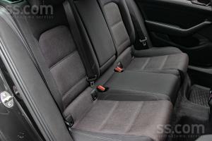Grey Volkswagen Passat B8 2019 in Tukums, with an engine capacity of 2.00 L and mileage of 99 thousand km for 14990 €, photo 17 on AUTOMOTO.COM.LV