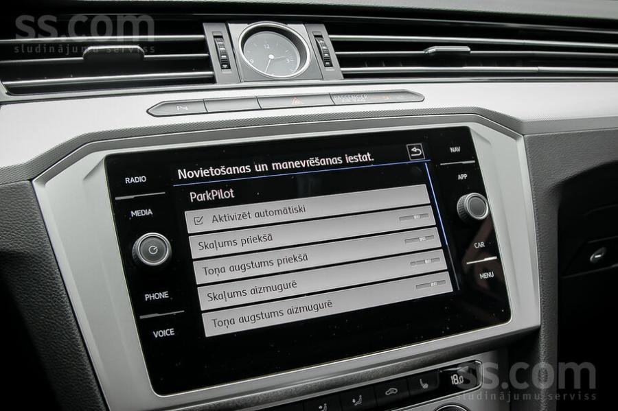 Grey Volkswagen Passat B8 2019 in Tukums, with an engine capacity of 2.00 L and mileage of 99 thousand km for 14990 €, photo 23 on AUTOMOTO.COM.LV