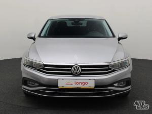 Pelēks Volkswagen Passat B8 2020 Viļņa, ar dzinēja tilpumu 1.60 L un nobraukumu 50 tūkst. km par 18399 €, foto 4 vietnē AUTOMOTO.COM.LV