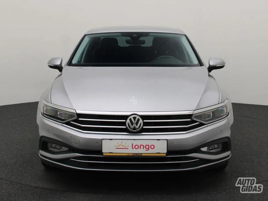 Pelēks Volkswagen Passat B8 2020 Viļņa, ar dzinēja tilpumu 1.60 L un nobraukumu 50 tūkst. km par 18399 €, foto 4 vietnē AUTOMOTO.COM.LV