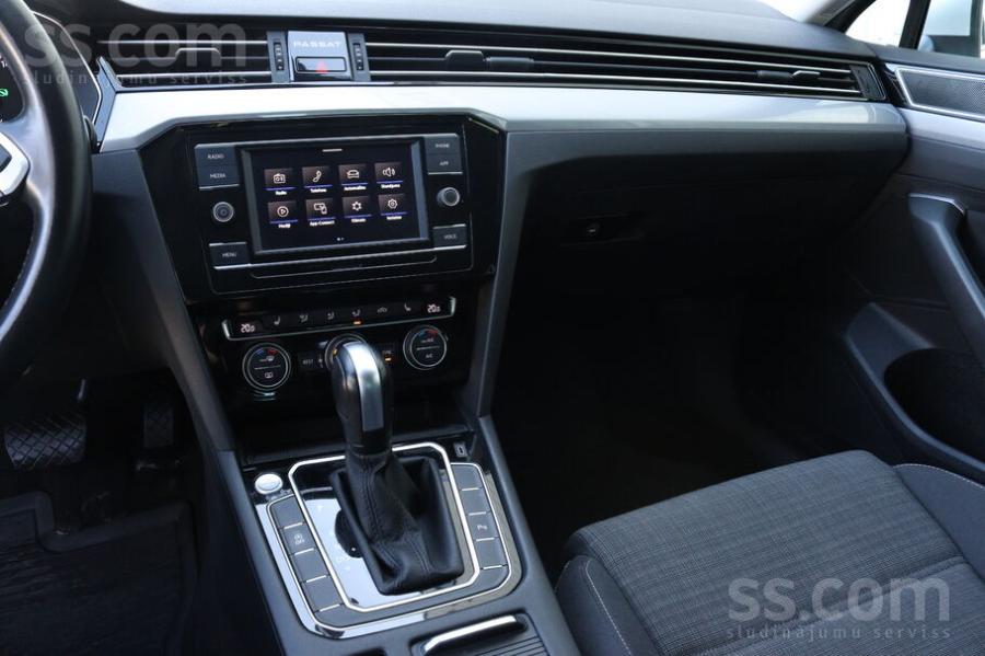Pelēks Volkswagen Passat B8 2020 Rīga, ar dzinēja tilpumu 1.50 L un nobraukumu 92 tūkst. km par 15500 €, foto 13 vietnē AUTOMOTO.COM.LV