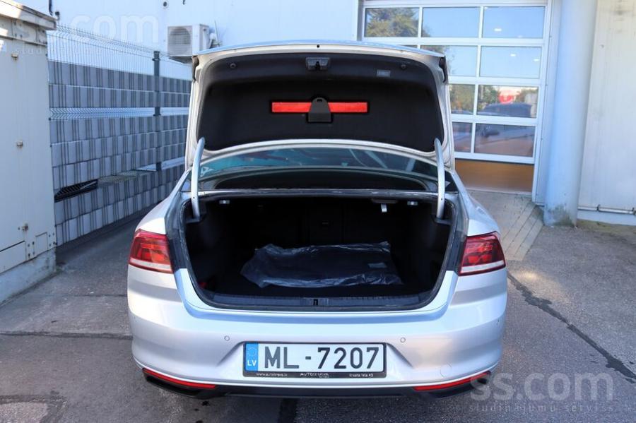 Pelēks Volkswagen Passat B8 2020 Rīga, ar dzinēja tilpumu 1.50 L un nobraukumu 61 tūkst. km par 17990 €, foto 29 vietnē AUTOMOTO.COM.LV