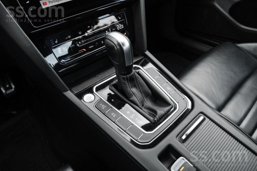 Grey Volkswagen Passat B8 2022 in Riga, with an engine capacity of 2.00 L and mileage of 62 thousand km for 26500 €, photo 20 on AUTOMOTO.COM.LV