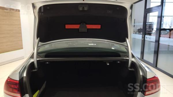 Pelēks Volkswagen Passat B8 2022 Rīga, ar dzinēja tilpumu 2.00 L un nobraukumu 108 tūkst. km par 19490 €, foto 7 vietnē AUTOMOTO.COM.LV