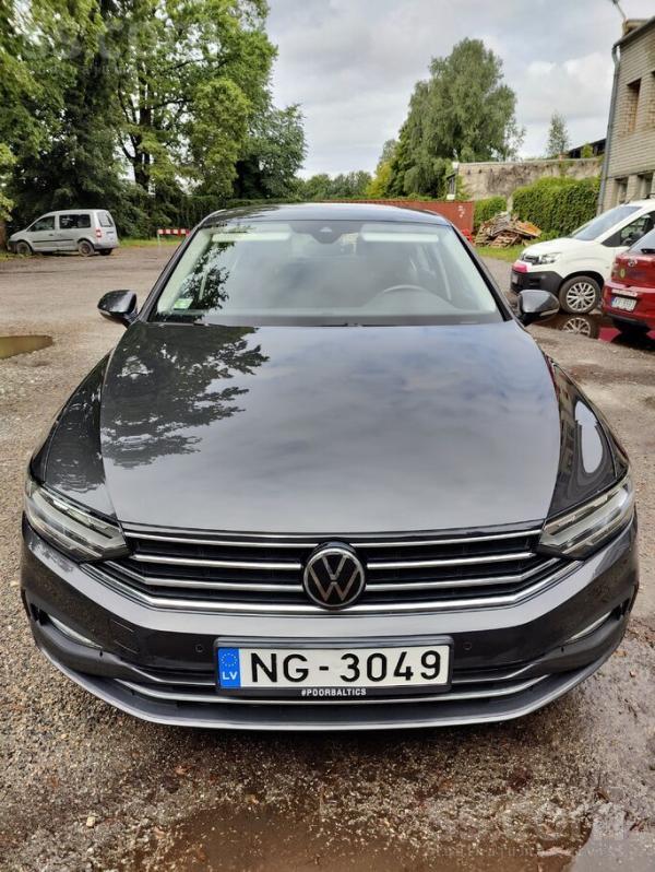 Pelēks Volkswagen Passat B8 2022 Rīga, ar dzinēja tilpumu 1.50 L un nobraukumu 97 tūkst. km par 17300 €, foto 3 vietnē AUTOMOTO.COM.LV