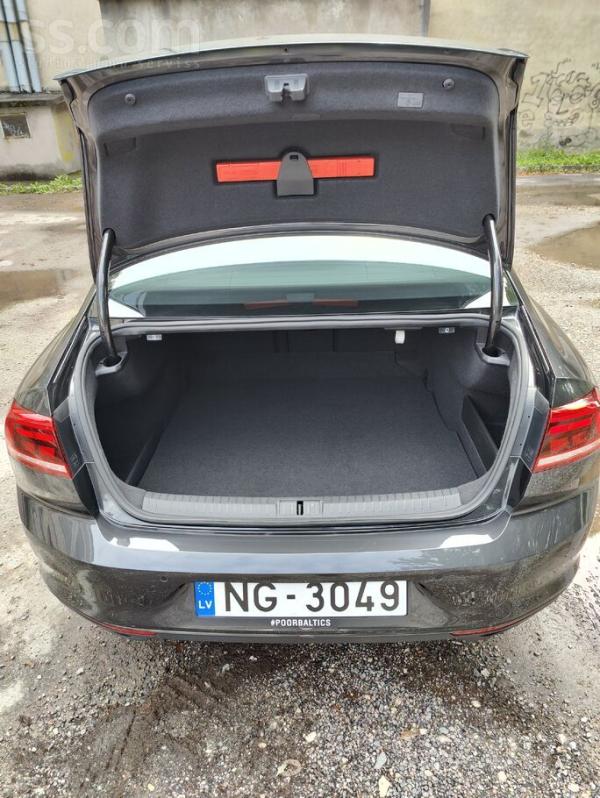 Pelēks Volkswagen Passat B8 2022 Rīga, ar dzinēja tilpumu 1.50 L un nobraukumu 97 tūkst. km par 17300 €, foto 9 vietnē AUTOMOTO.COM.LV