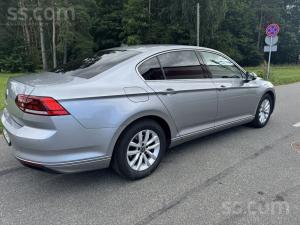 Pelēks Volkswagen Passat B8 2022 Rīga, ar dzinēja tilpumu 1.50 L un nobraukumu 77 tūkst. km par 17900 €, foto 5 vietnē AUTOMOTO.COM.LV