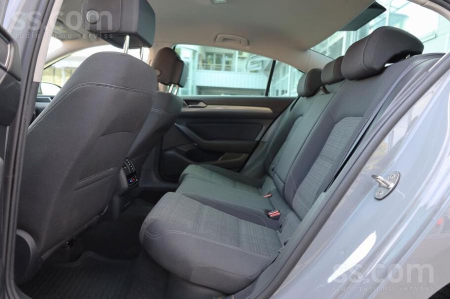 Pelēks Volkswagen Passat B8 2022 Rīga, ar dzinēja tilpumu 1.50 L un nobraukumu 65 tūkst. km par 17995 €, foto 18 vietnē AUTOMOTO.COM.LV