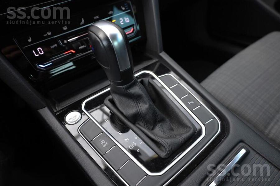 Pelēks Volkswagen Passat B8 2022 Rīga, ar dzinēja tilpumu 1.50 L un nobraukumu 65 tūkst. km par 17995 €, foto 24 vietnē AUTOMOTO.COM.LV